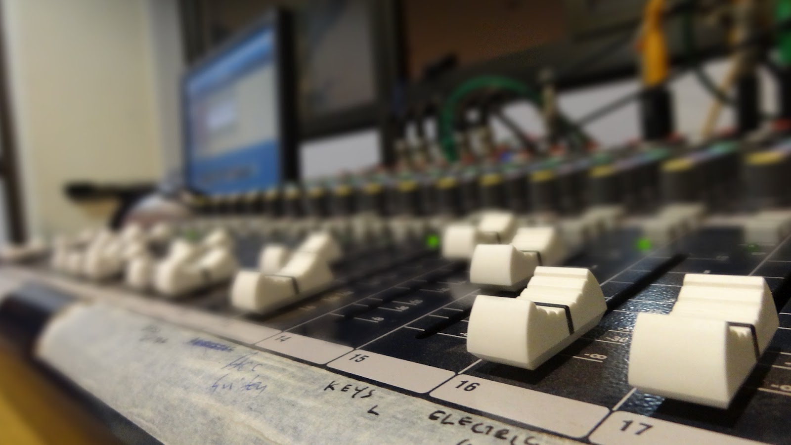 Academia Audioplace - Ingeniería de Sonido - Producción Musical